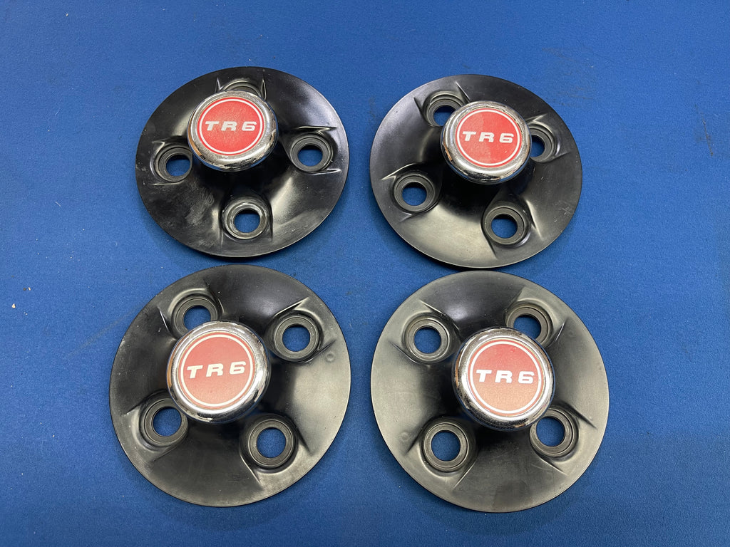 TR6 BLACK HUB CAP SET WITH BADGES BINP26/27 – TRGB